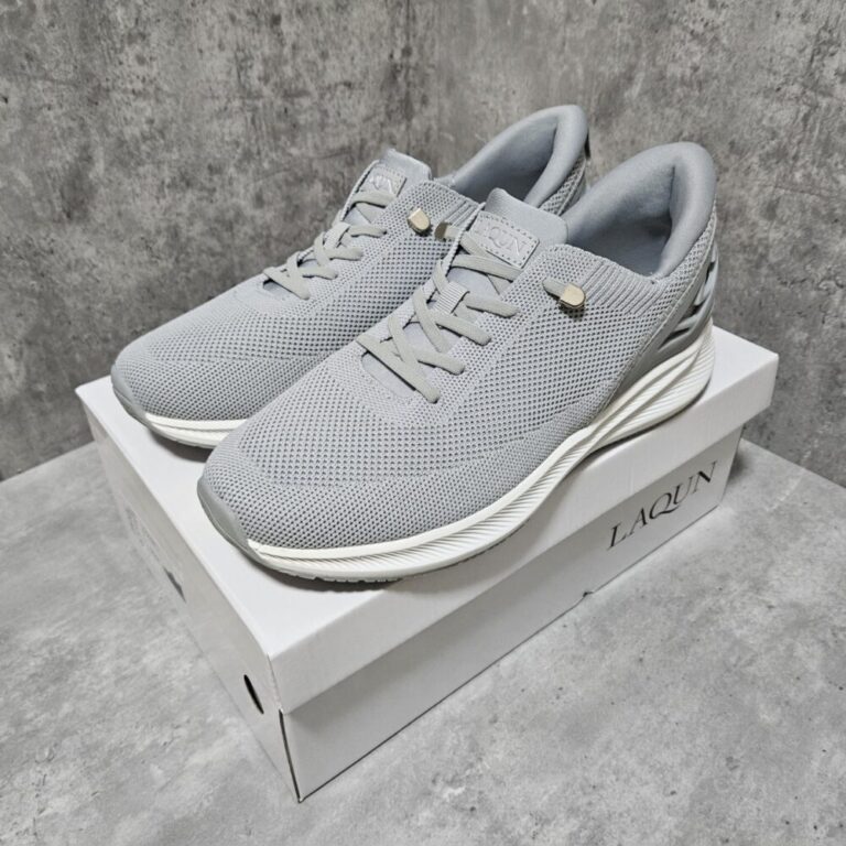 【レビュー】かかとを踏んで最速で履けるスニーカー「LAQUN（ラクーン）」 | すにらぼ