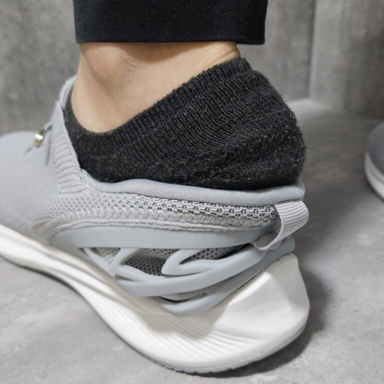 【レビュー】かかとを踏んで最速で履けるスニーカー「LAQUN（ラクーン）」 | すにらぼ